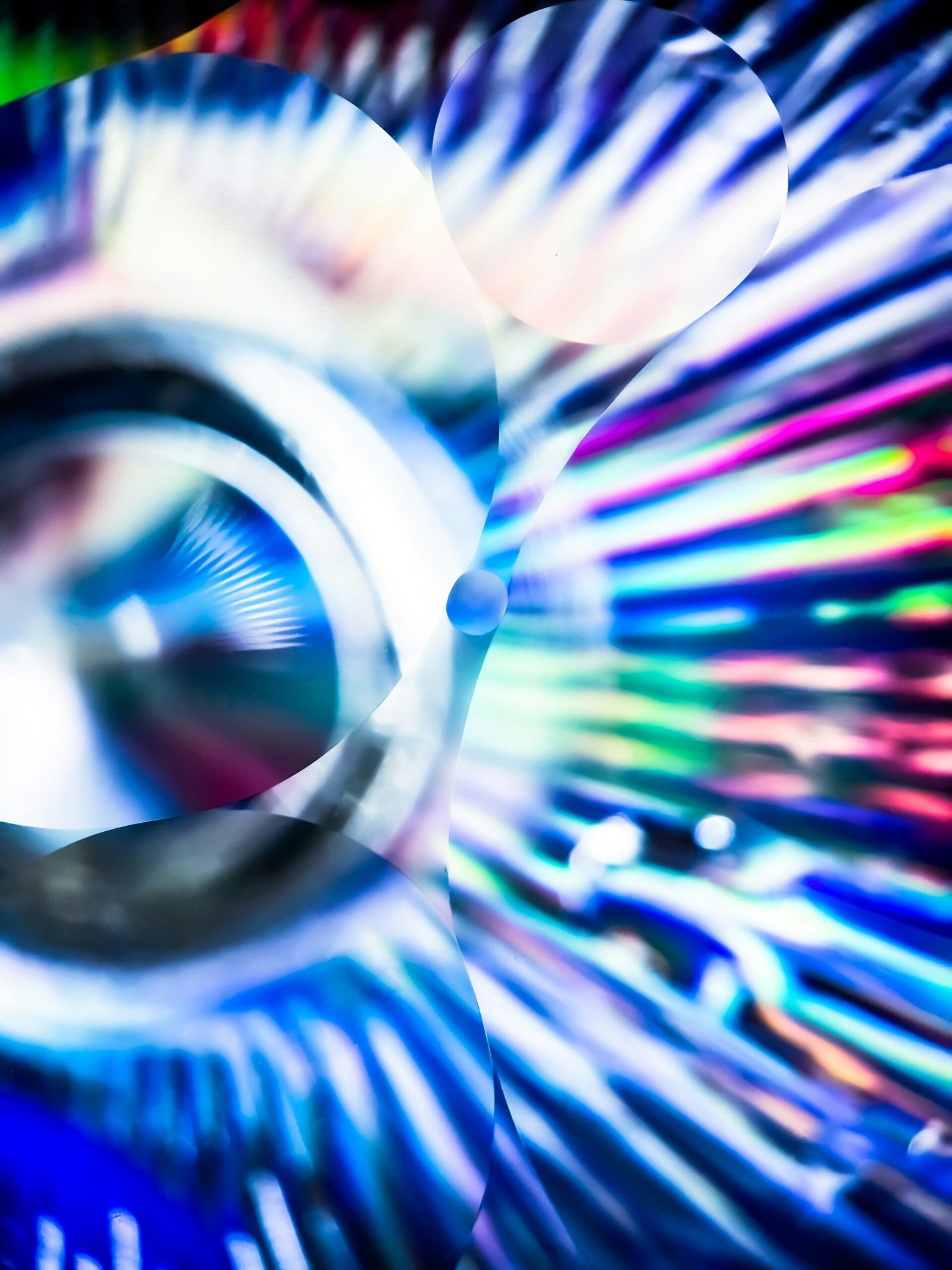 Holographic Displays: Redefining Visual Interfaces